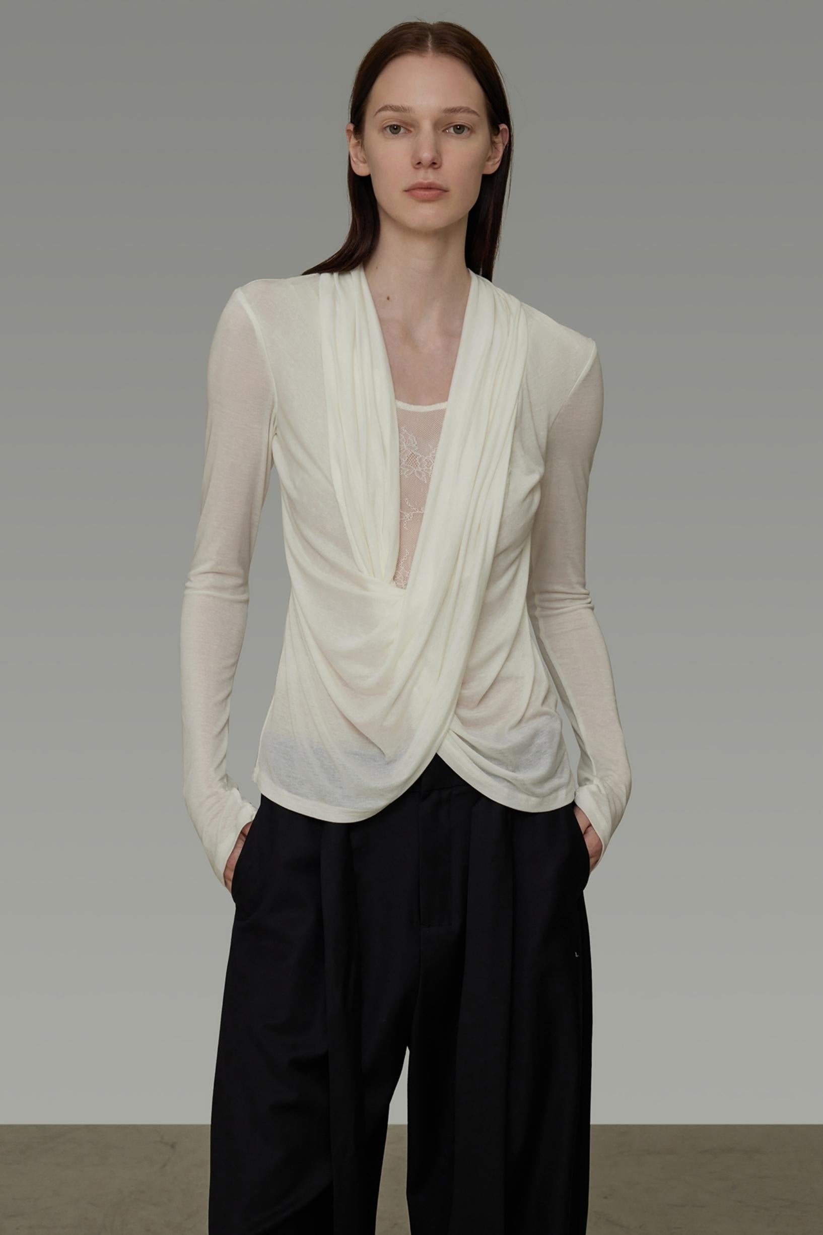 Elegant Cross Neckline Knitwear – BellaModa