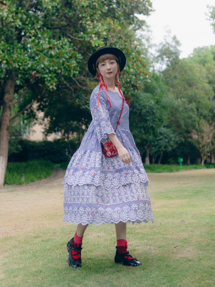 Embroidered doll style dress – BellaModa